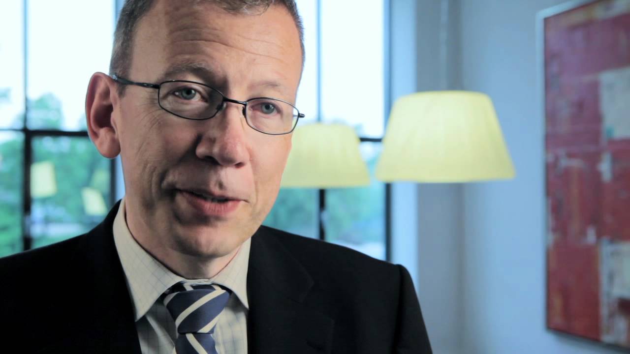 CCO Erwin van Laethem over de switch van Essent - YouTube