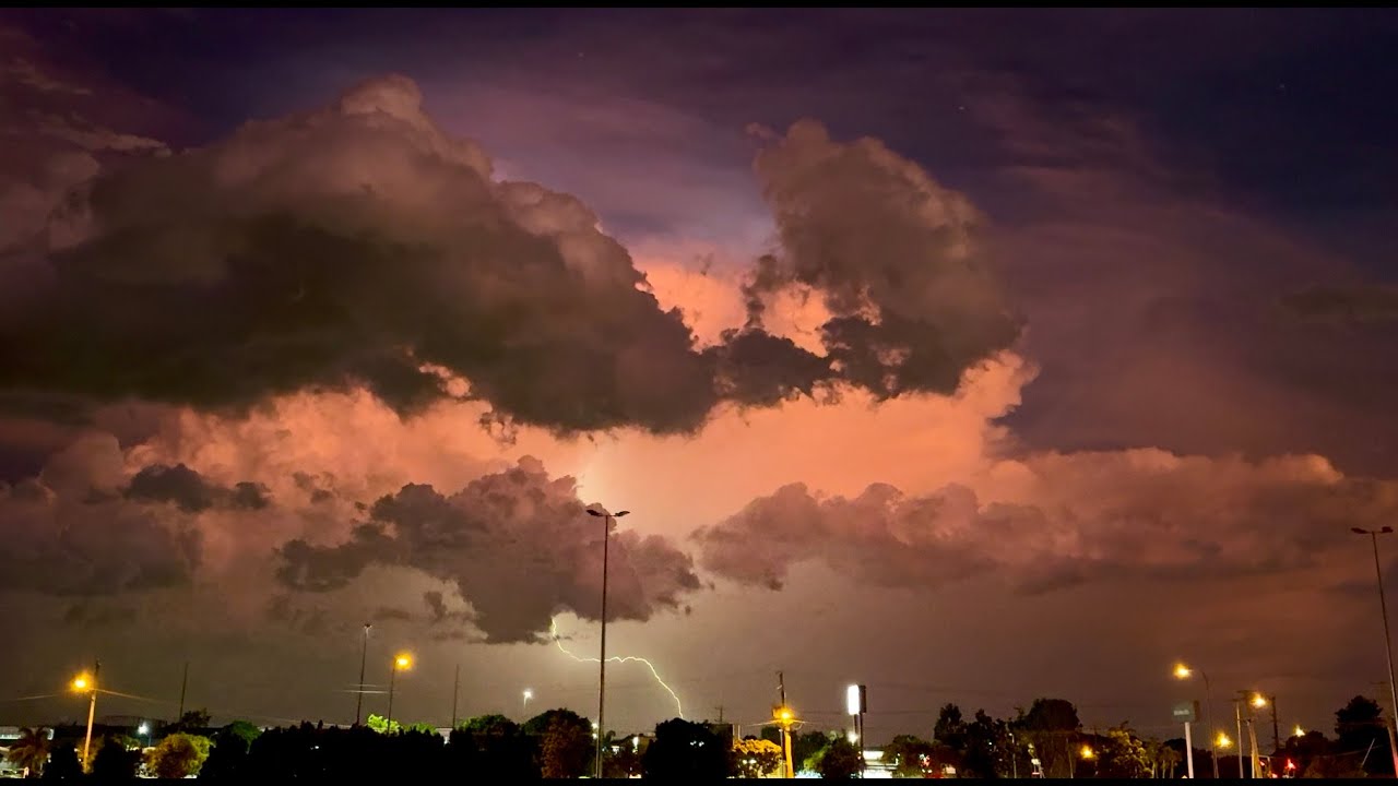 STORMS, SUN SHOWERS AND SUNSETS! JANUARY 2025 #weather #thunderstorms # ...