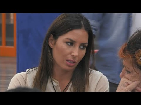 Sotto la doccia… Elisabetta Gregoraci, la acqua scivola tra lei e Pierpaolo Pretelli....