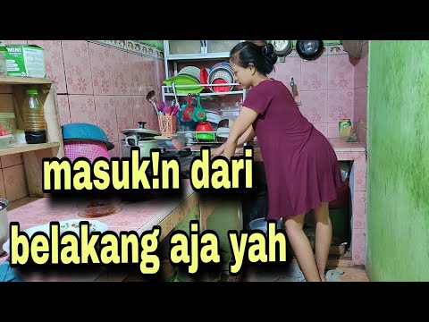 LAGI MASAK DI DAPUR MALAH DI GENJ0D DARI BELAKANG