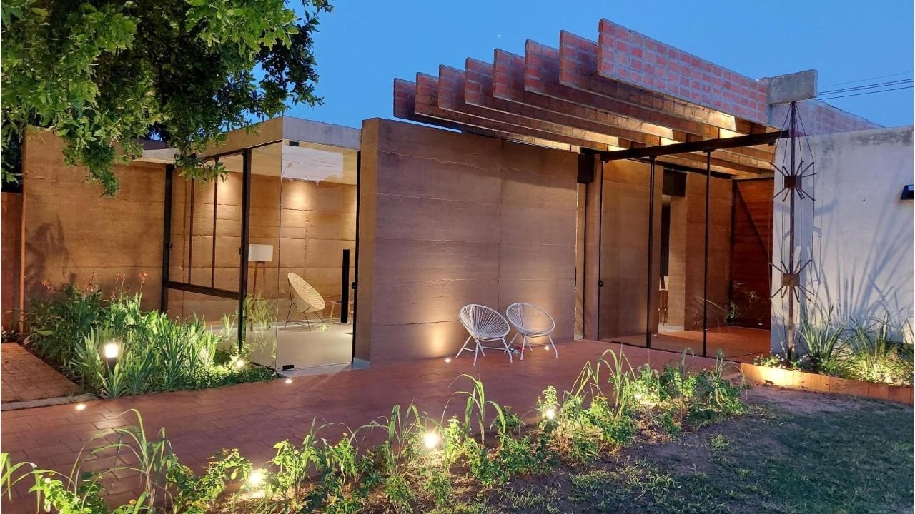 Bioconstrucción con Barro y Arcilla: La Casa Yvapovo| Entrevista con ...