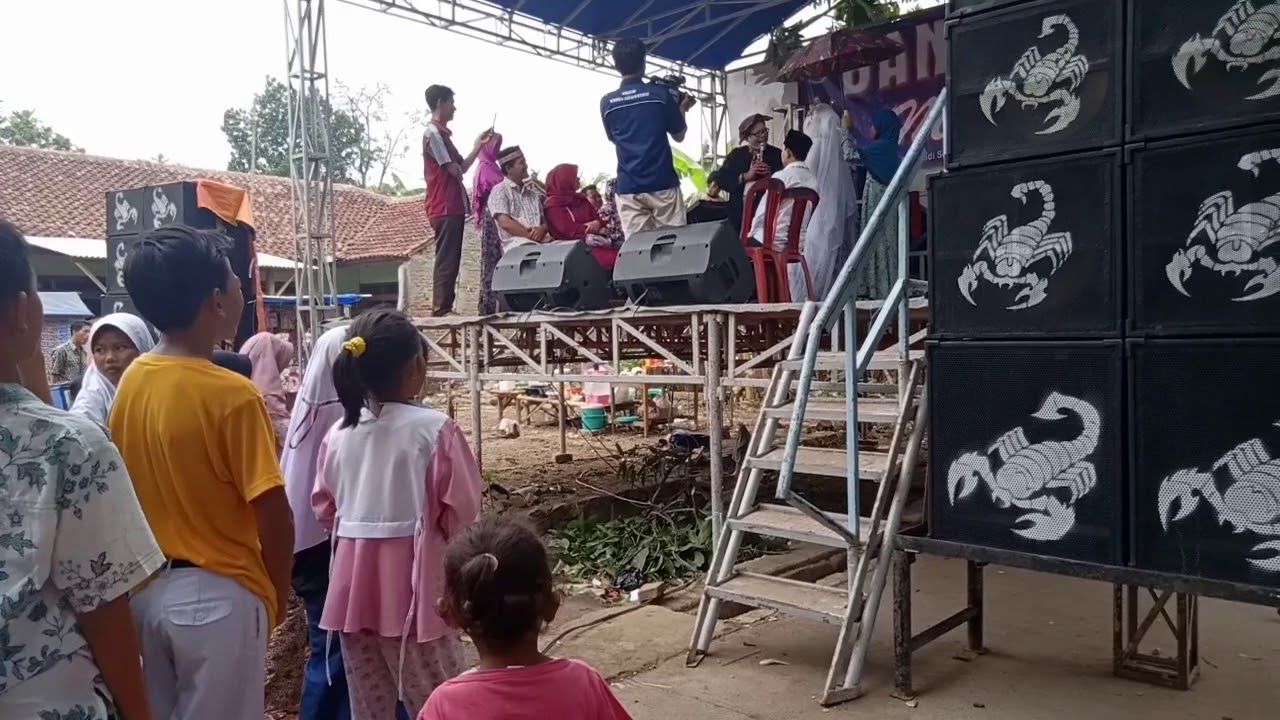 Lagi Acara Adat istiadat si Lengser. - YouTube