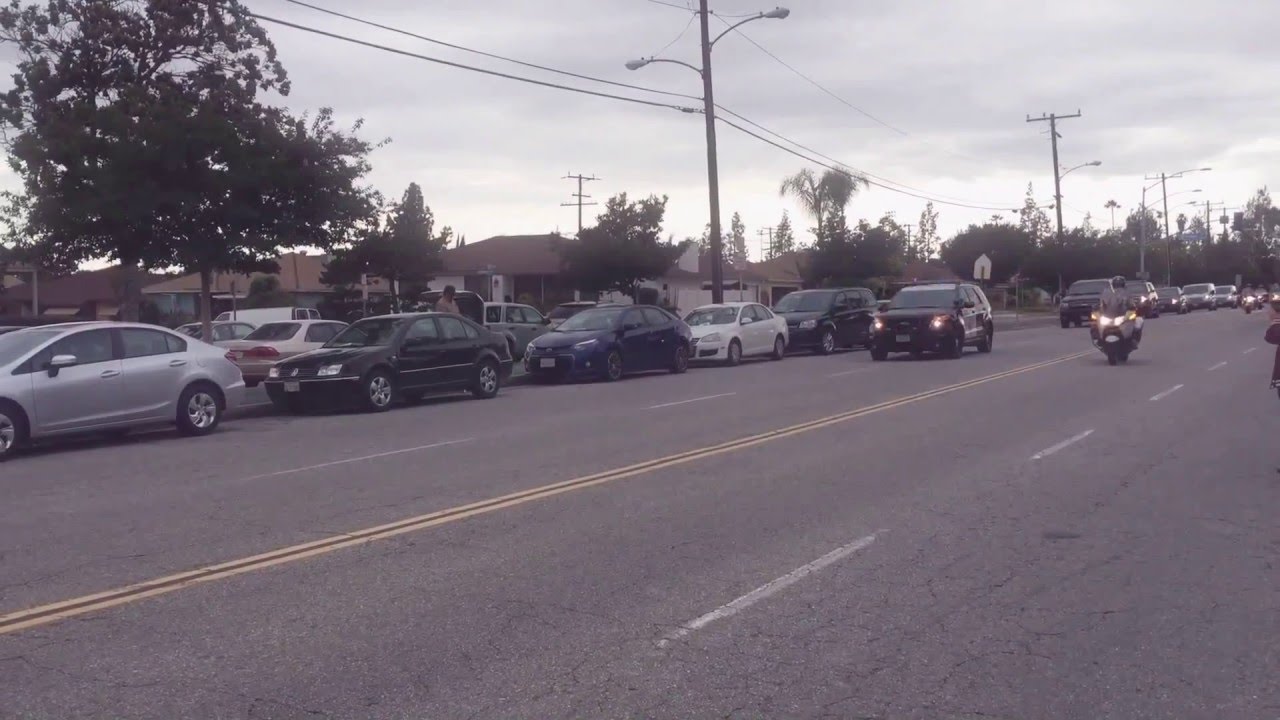 Hillary Clinton's motorcade arriving at ELAC - YouTube
