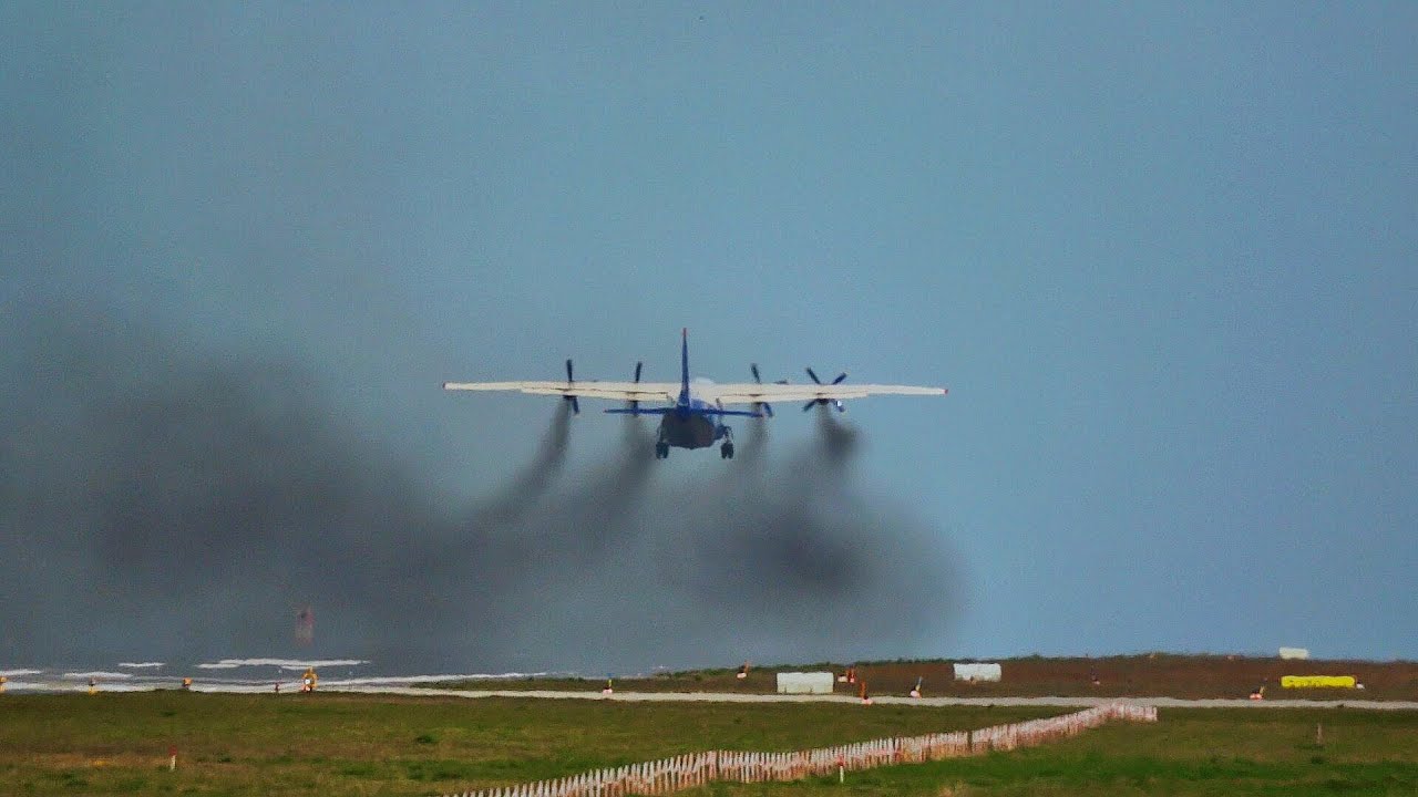 When Aircraft Were Still Allowed to Smoke - YouTube