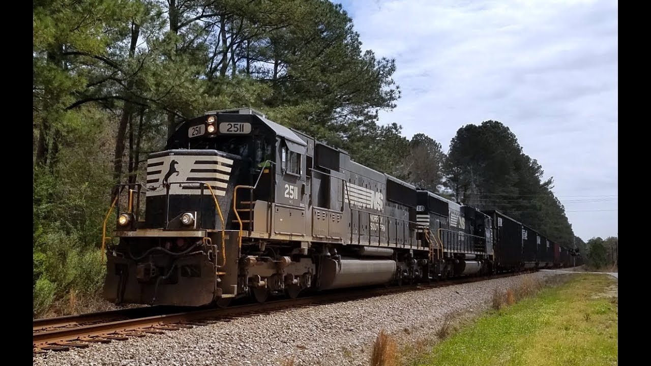 CSX Z368-26 (NS P65) NB on the CN&L with SD70 2511 leading - YouTube