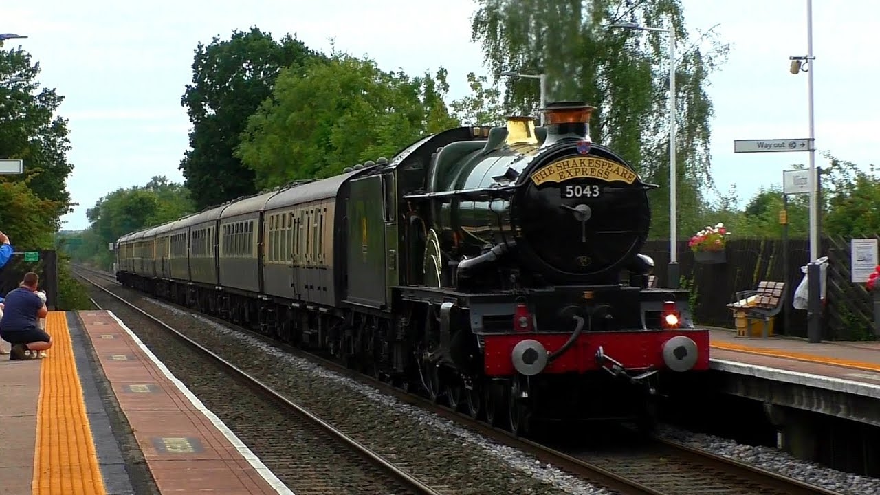 5043 Earl of Mount Edgecombe hauls The Shakespeare Express through ...