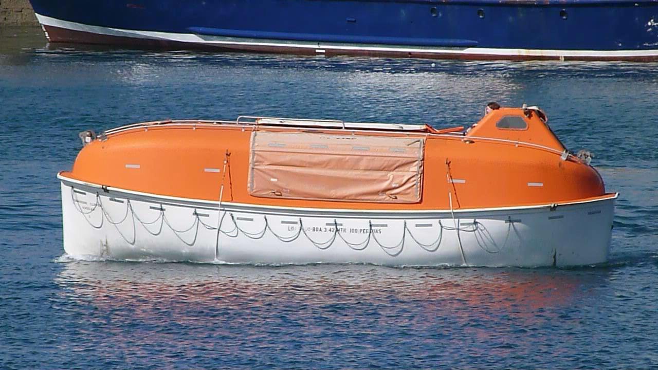 COMMODORE CLIPPER's Tender Goes On A Test Run - YouTube