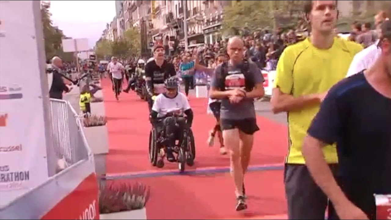Ronny en Antonio halve marathon Brussel - Sporza - YouTube