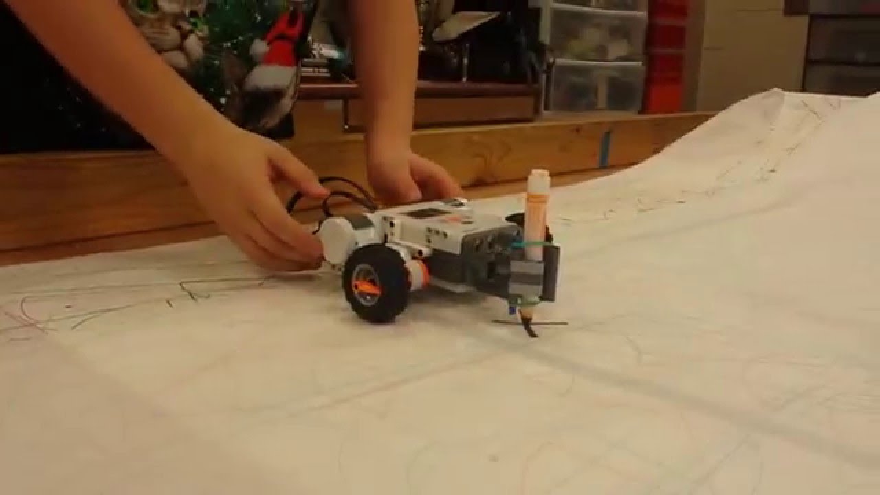 Lego Mindstorms NXT DomaBot Draws Perfect Triangle - YouTube