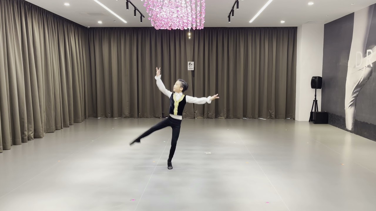 MALE GISELLE ACT 1, PEASANT 1ST VARIATION | BALLET DANCE by KENYI - YouTube