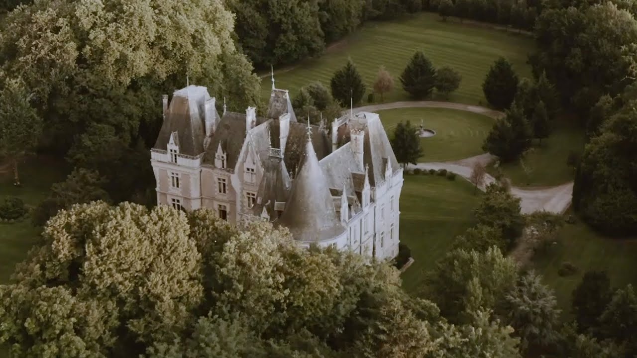 Destination wedding in France at the Chateau Allure Du Lac in the Loire ...