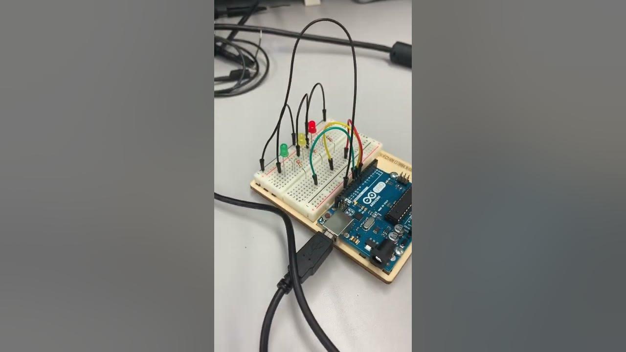 Arduino Uno traffic light project #shorts #arduino #arduinoproject #script - YouTube
