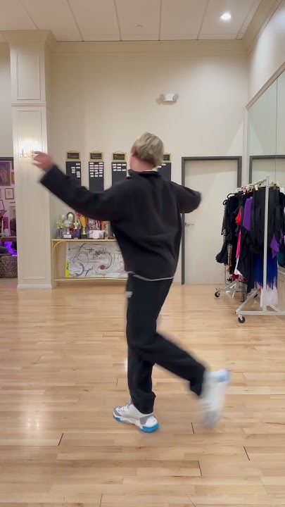 🇧🇷 Samba - batucada basic step - learn more with 📲 “Dance With Oleg” APP & DanceWithOleg.com ...