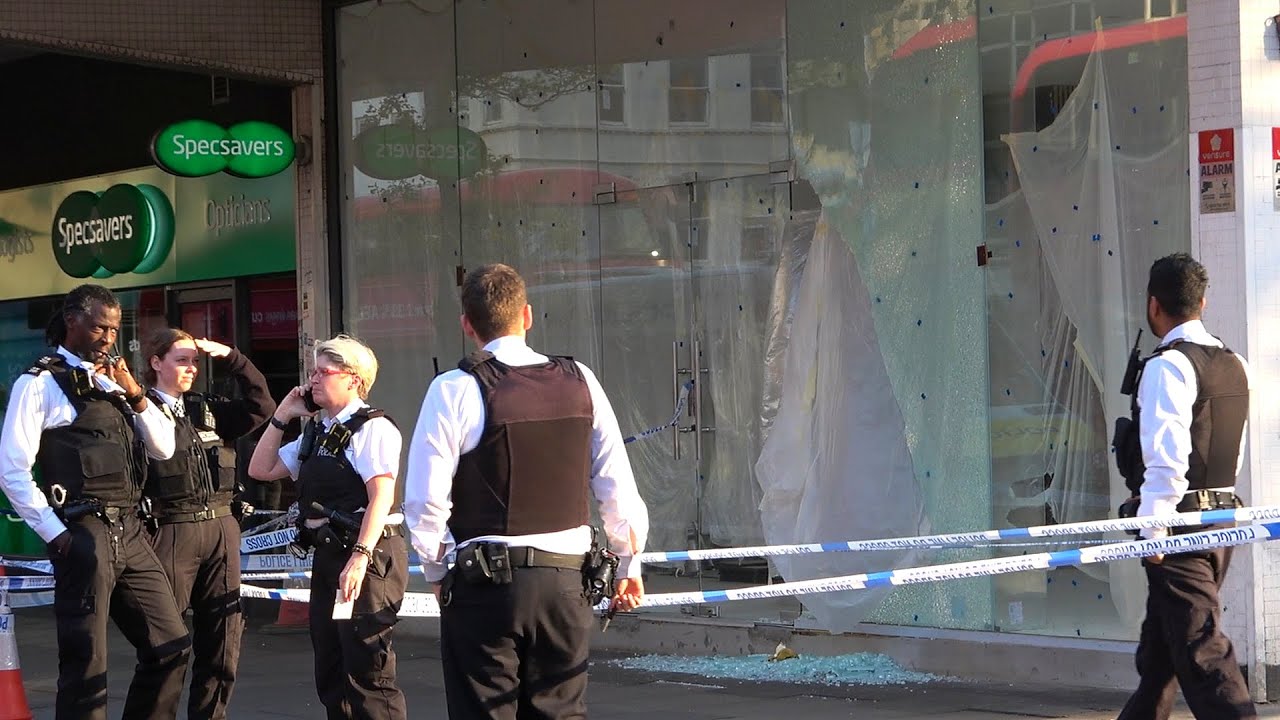 7 cops 1 crowbar and a shattered window - YouTube