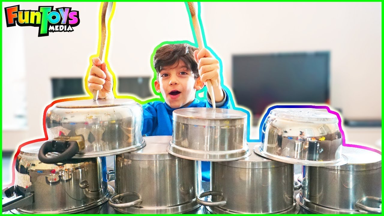 Jason Play Music with Kitchen Pans - YouTube