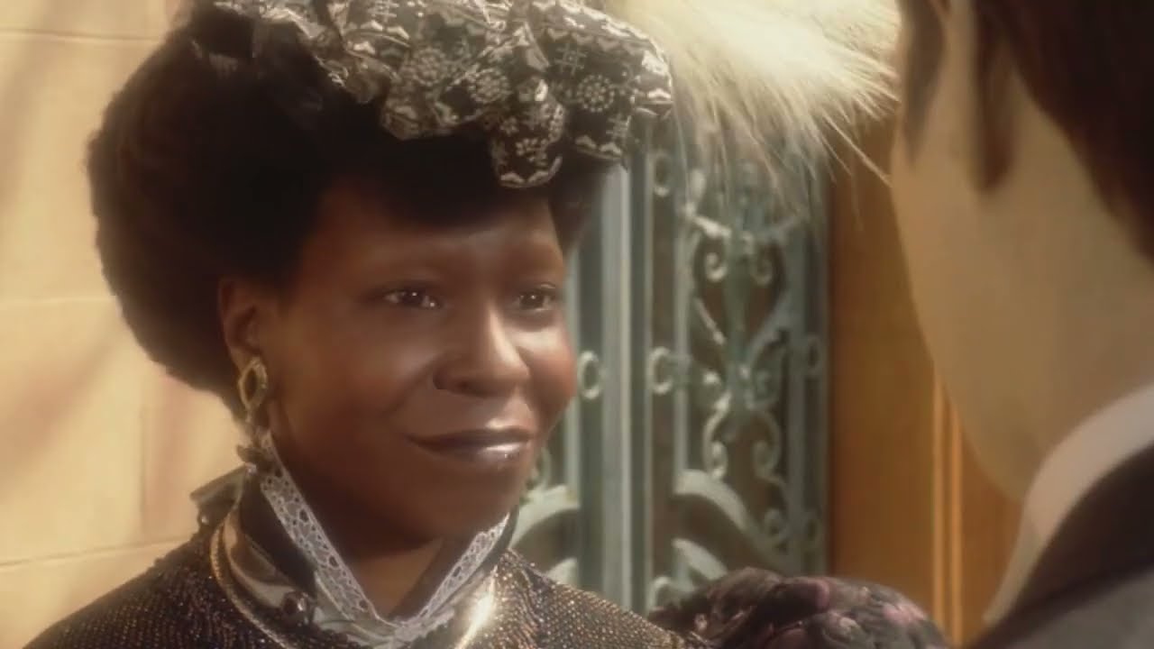 Guinan's New Appearance "Explained" in Star Trek Picard - YouTube