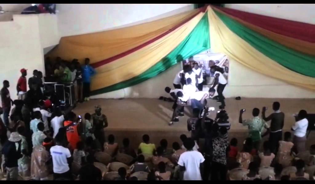 Breaking Boyz @ Edinaman Senior High School - YouTube