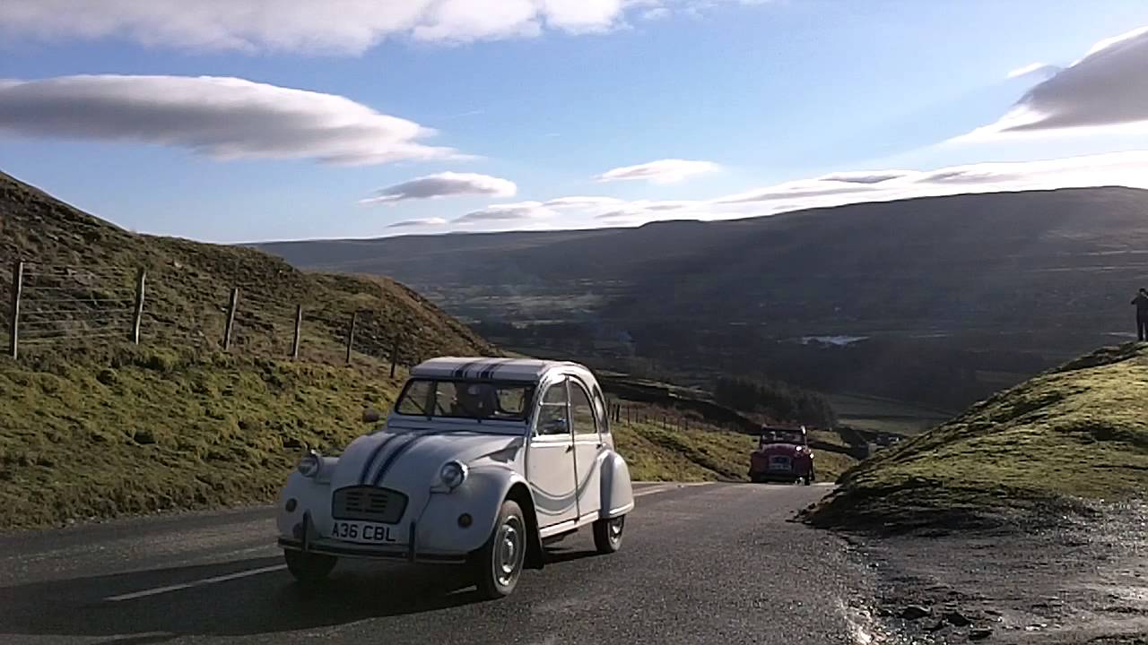 2CV Raid Tan Hill 2015 - YouTube