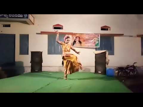Cute girl performance on the stage - YouTube