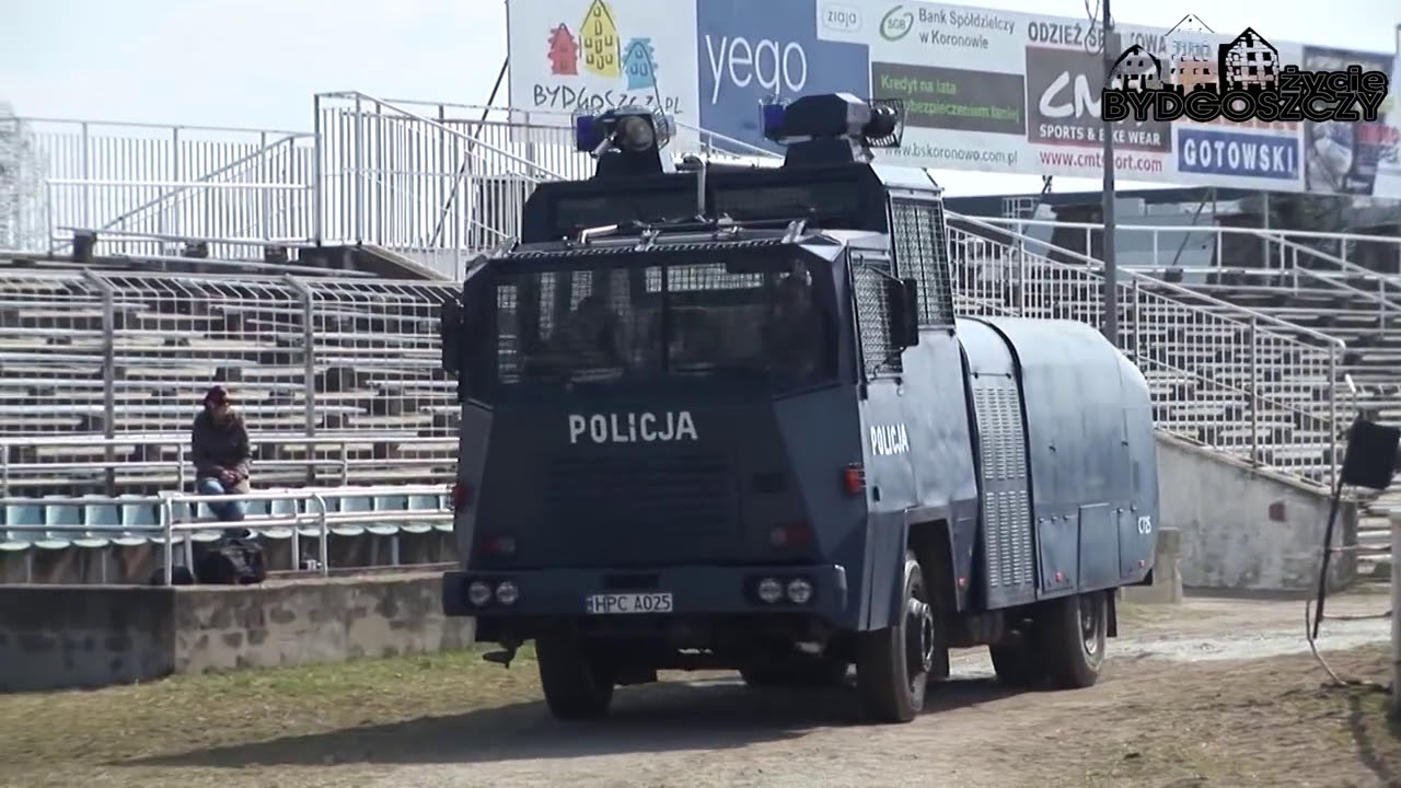 Jelcz HYDROMIL 2 - armatka wodna w akcji - manifestacja - marsz ...