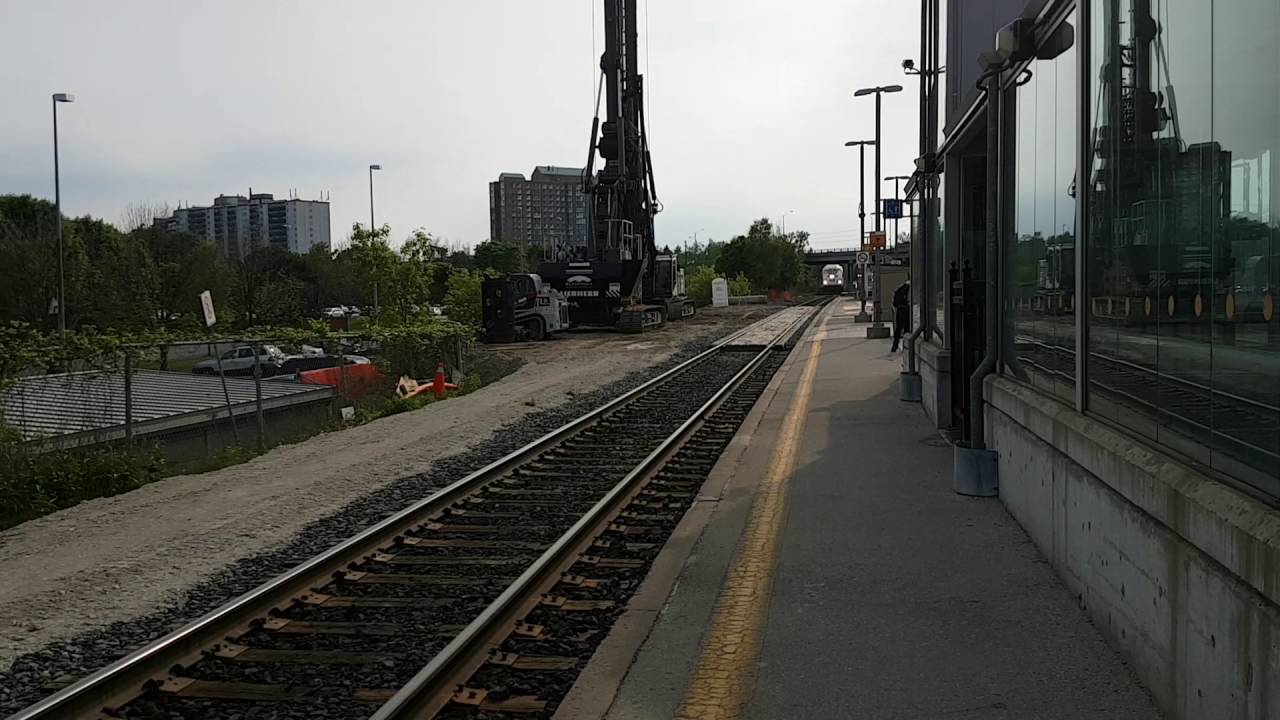 GO Transit 615 MP40PH-3C Lakeshore East Line - YouTube