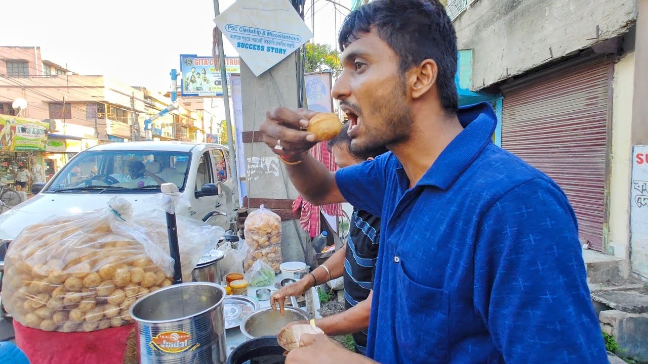 Eating Kolkata's Famous Panipuri (Golgappe / Fuchka) - Indian Street ...