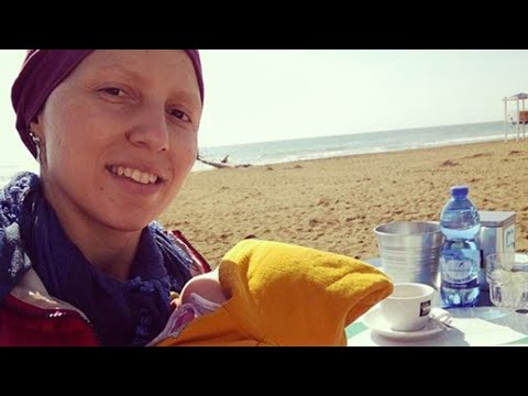 Lascia 18 anni di regali alla figlia prima di morire. Il coraggio di Elisa