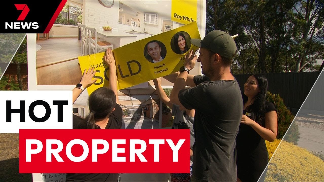 Rate relief triggers a flood of buyers back into Melbourne’s property market | 7NEWS - YouTube