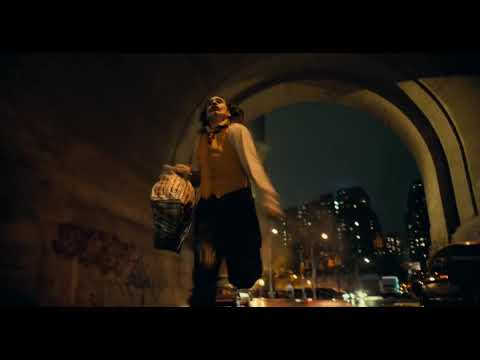 Joker bathroom dance but arkada aya benzer çaliyor