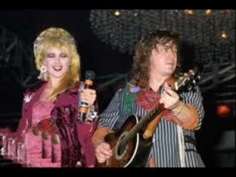 CYNDI LAUPER & RICK DERRINGER-rock n' roll hoochie coo-live! - YouTube