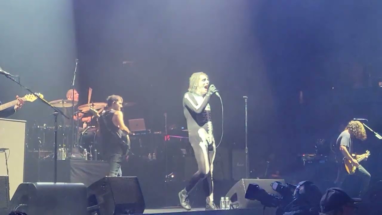 My Chemical Romance - Headfirst for Halos live in Toronto 9/4/2022 ...
