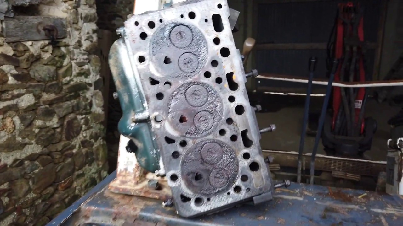 vlog 2 - Trouble in France - Our Kubota Digger has a cracked cylinder ...