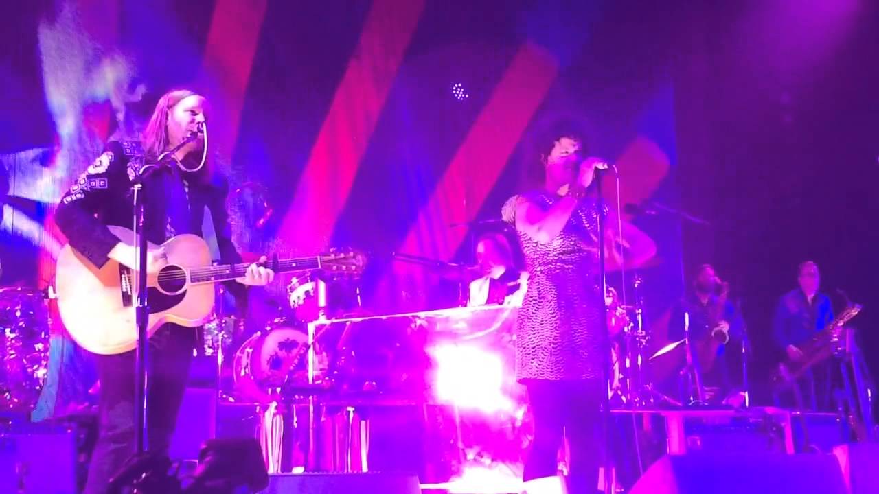 Arcade Fire - Sprawl II live @ Wells Fargo Center in Philadelphia, PA 3 ...