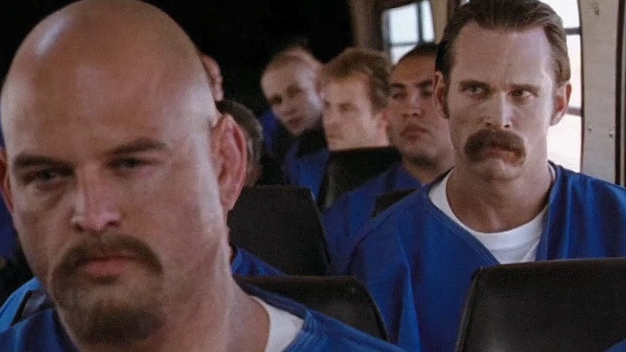 Inmate Gets 'Greenlit' On Prison Bus | Felon - YouTube