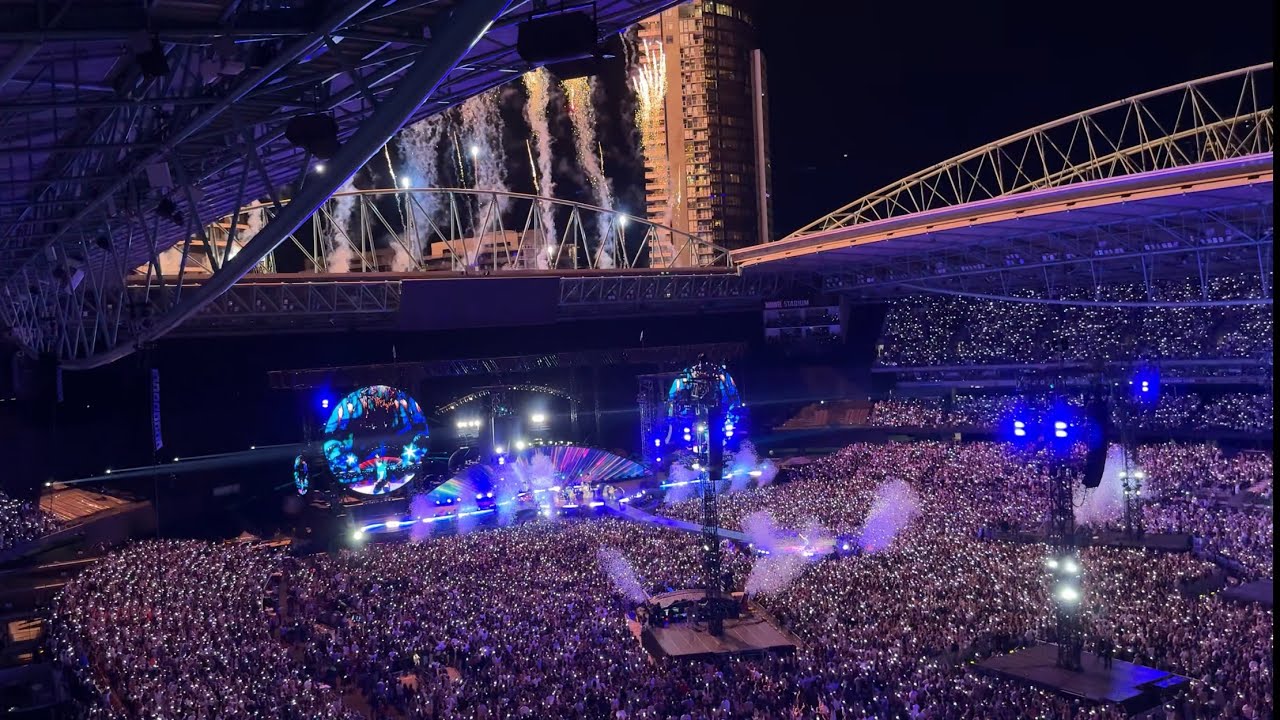 Coldplay - A Sky Full of Stars (MOTS Tour) - Melbourne N3 02.11.24 ...