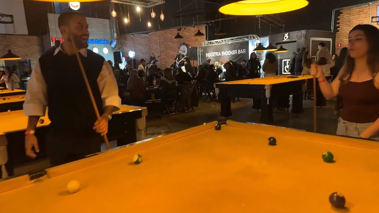 IRL - SOFIA E JHOW JOGANDO SINUCA NO SNOOKER BAR - YouTube