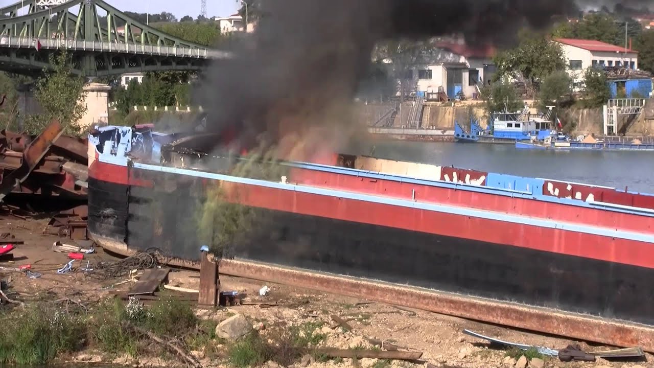 BARGE ON FIRE !!!! - YouTube