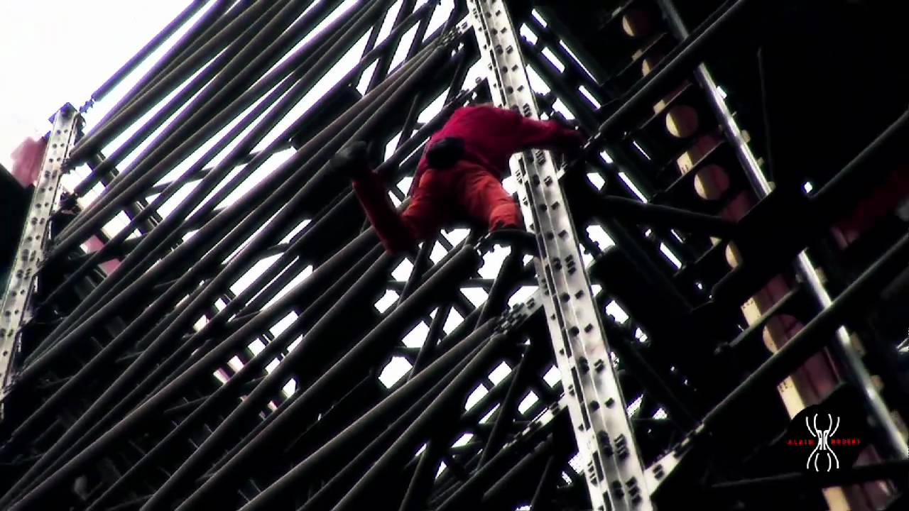 The French Spiderman Alain ROBERT climbs the Pompidou center - YouTube