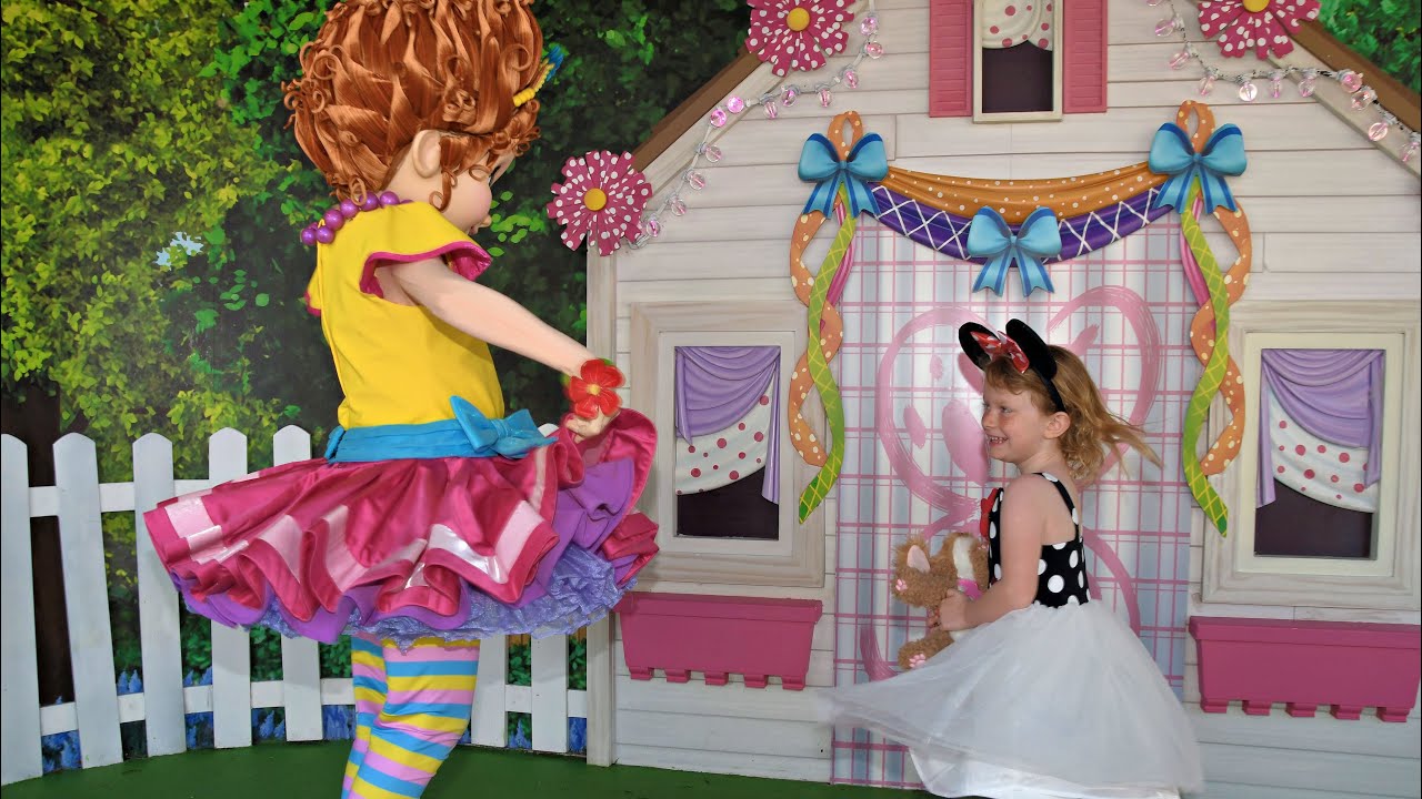 Twirling with Fancy Nancy 💕 - YouTube