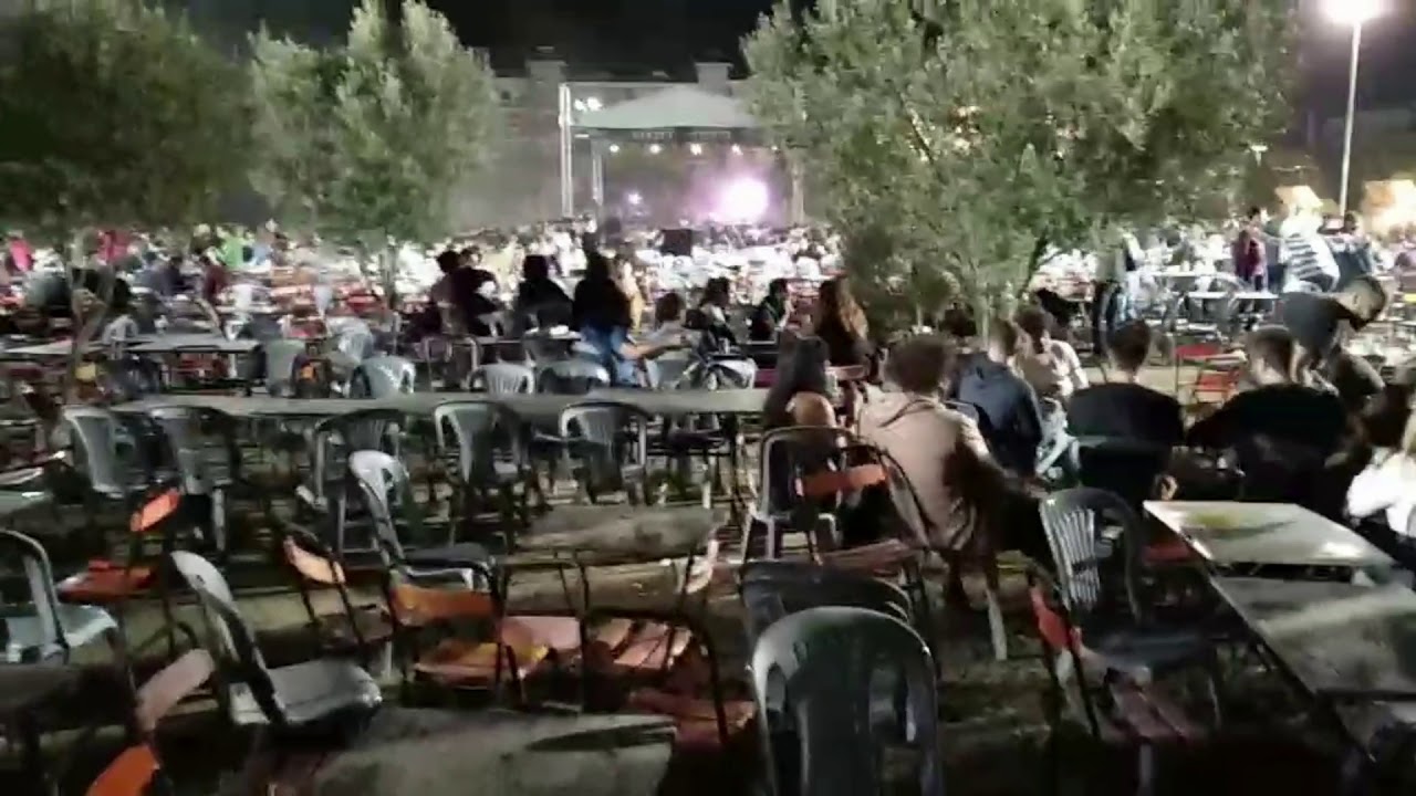 Ikariotikos dance at an Athenian festival (Nikos Fakaros) - YouTube