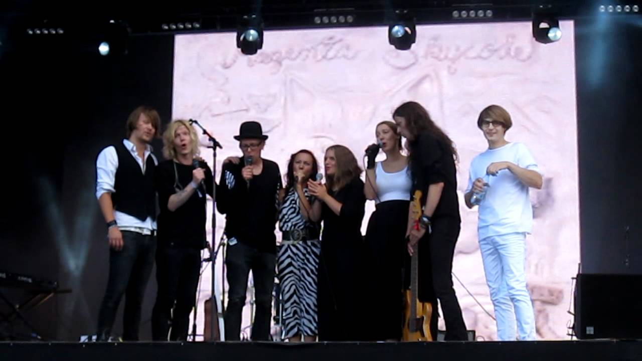 Magenta Skycode - Maa on niin kaunis (Live @ Flow Festival, Helsinki 13 ...