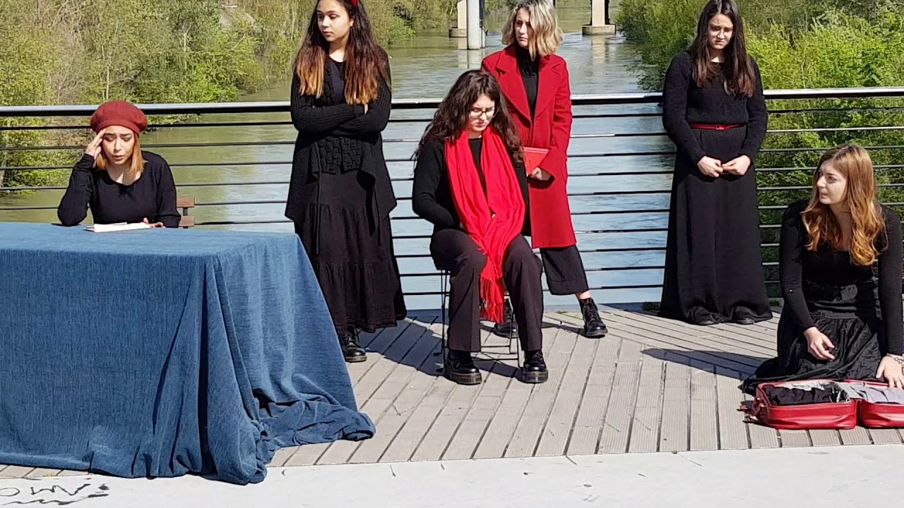 Omaggio del Liceo Pilo Albertelli alle Donne del Ponte. - YouTube