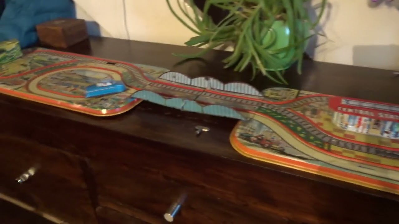 Technofix Country tour 301 tinplate clockwork toy - YouTube