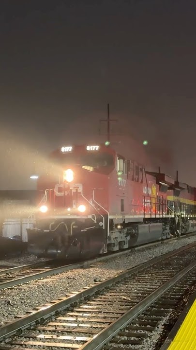 CP 8177 rolls a manifest past Franklin Park - YouTube