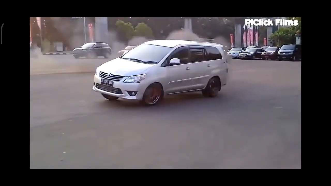 😱😱 Toyota Innova Drift not expected that!!! 😱😱 - YouTube