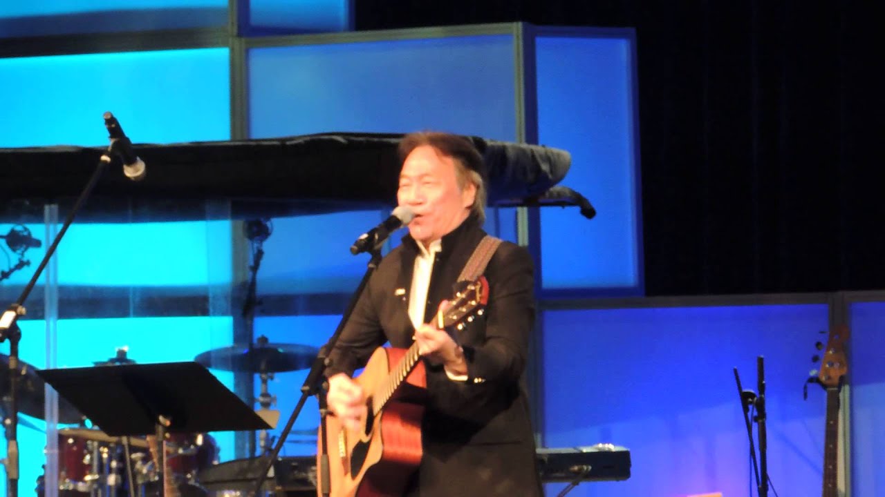 Guitar Player/Singer - YouTube