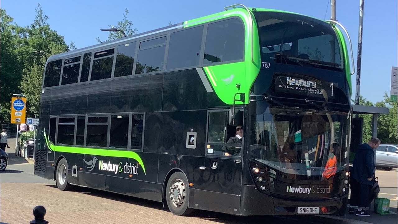 Newbury & District Enviro400MMC 787 (SN16 OHE) On Route 1 To Central ...