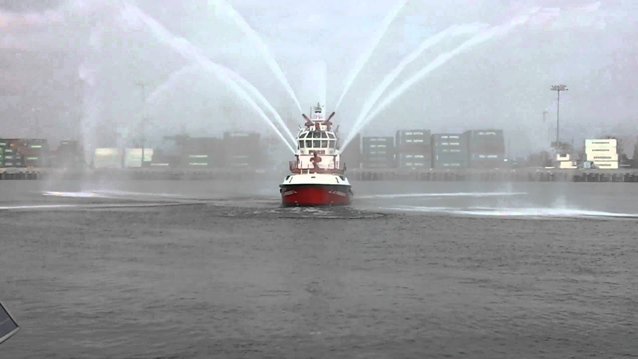 World's biggest fire boat - YouTube