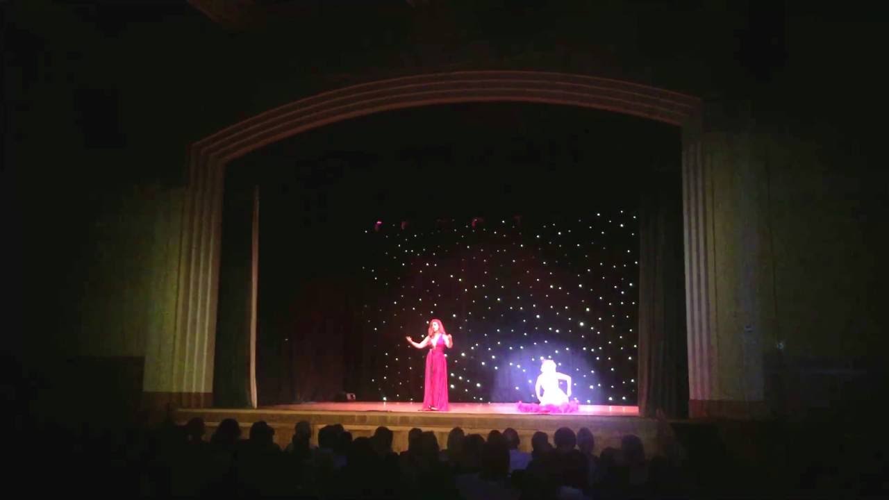International show girl Miss Ivy Paige and Burlesque bombshell Isabella ...