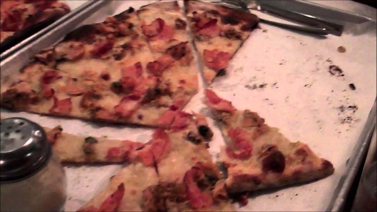 White Clam pie eat off the floor Frank Pepe's Pizzeria Napoletana Pizza ...